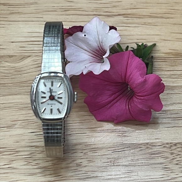 Helbros | Accessories | Vintage Silver Helbros Quartz S Womens Watch ...